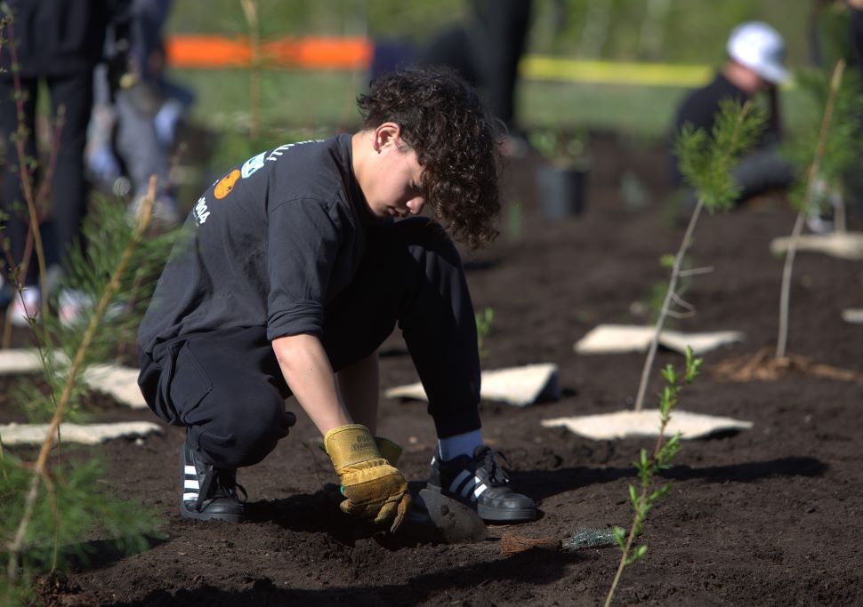 Perfect start to two-day community tree planting - CochraneNow ...