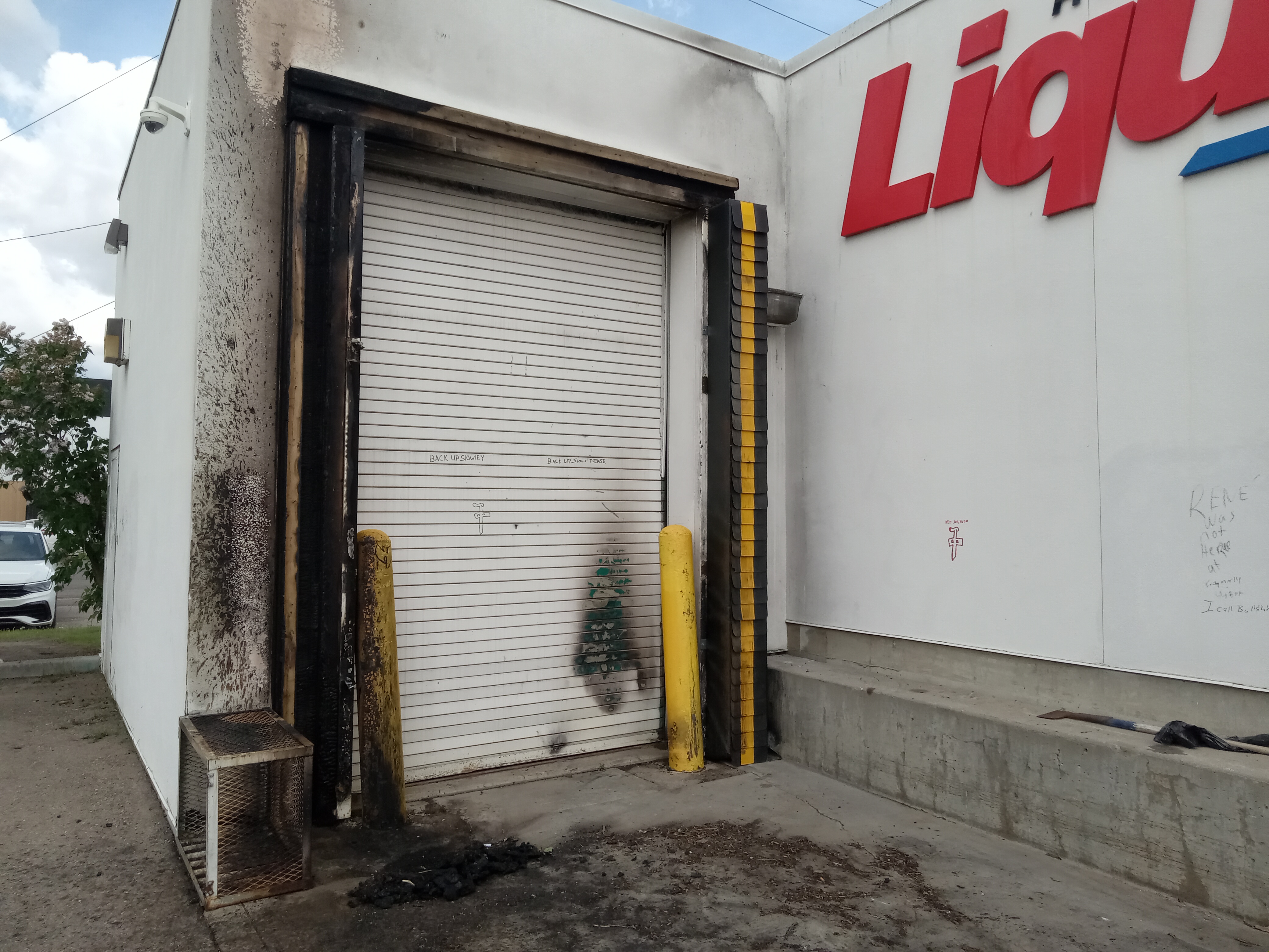 Red Deer fire responds to Superstore Liquor blaze ...