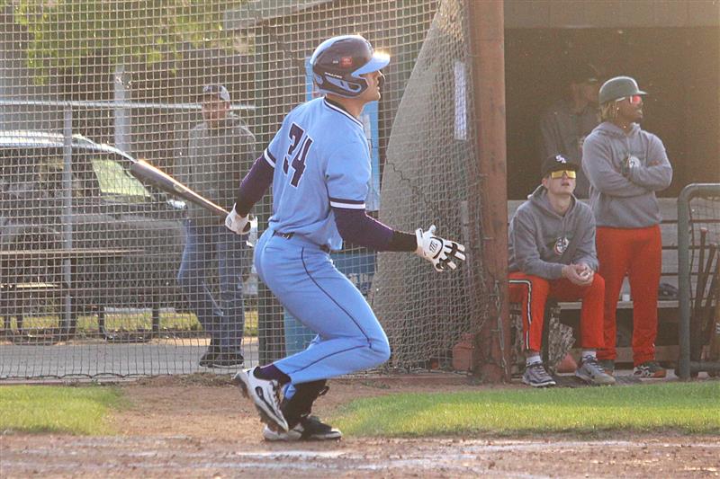 Murdoch leads Berries over 57's - SwiftCurrentOnline.com - Local news ...