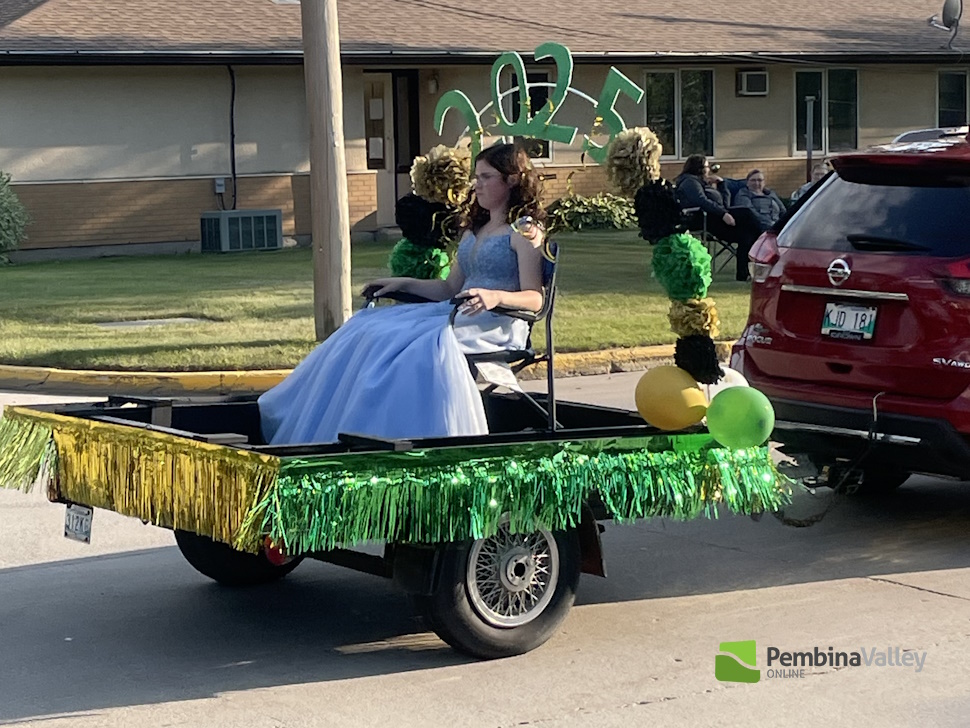 W.C. Miller Class of 2025 parades through the streets of Altona ...