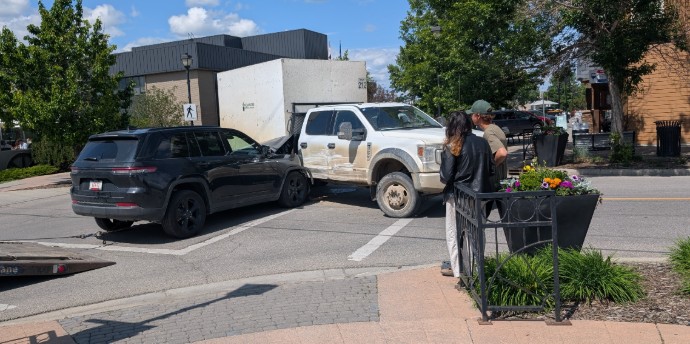 Crash slows traffic in downtown Cochrane - CochraneNow: Cochrane ...