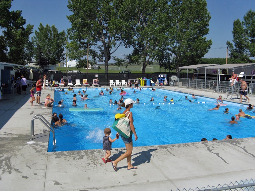 Dive into summer: Diamond Valley’s outdoor pool opens for season ...