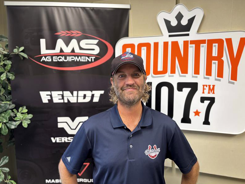 From slapshots to sand traps: Mustangs host golf tourney to build team ...