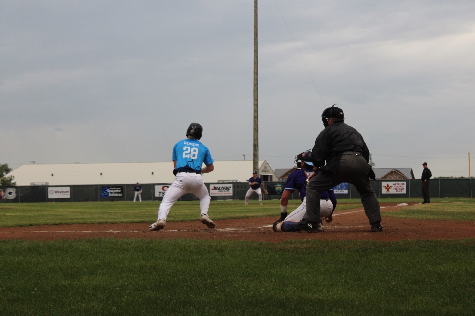 Beavers v. Berries matchup ends on a cliffhanger due to rain delay, tie ...