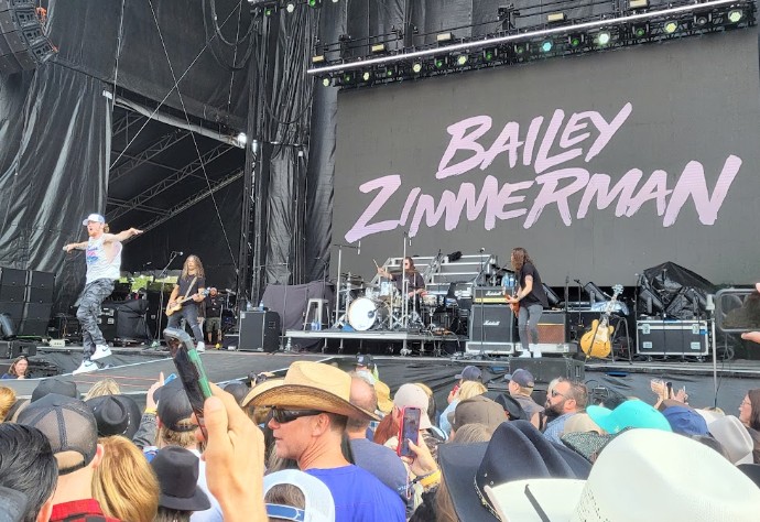 Last call to win your way into Country Thunder Alberta! - CochraneNow ...