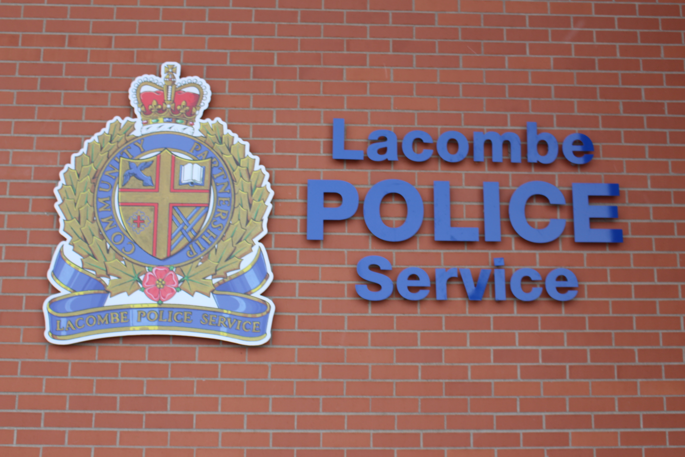 $1,800 bank fraud stopped at Lacombe RBC; suspect charged ...