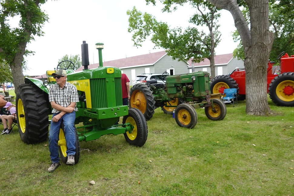 Old shines like new at Antique Tractor and Classic Car Show ...