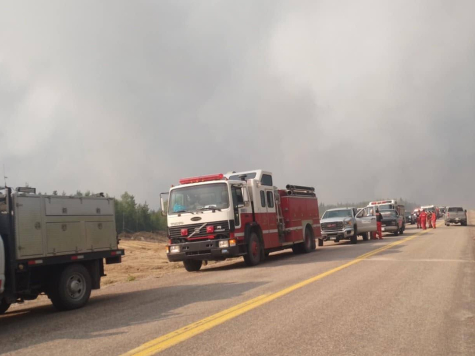 Firefighters forced to flee as wildfire reaches town of Leaf Rapids ...