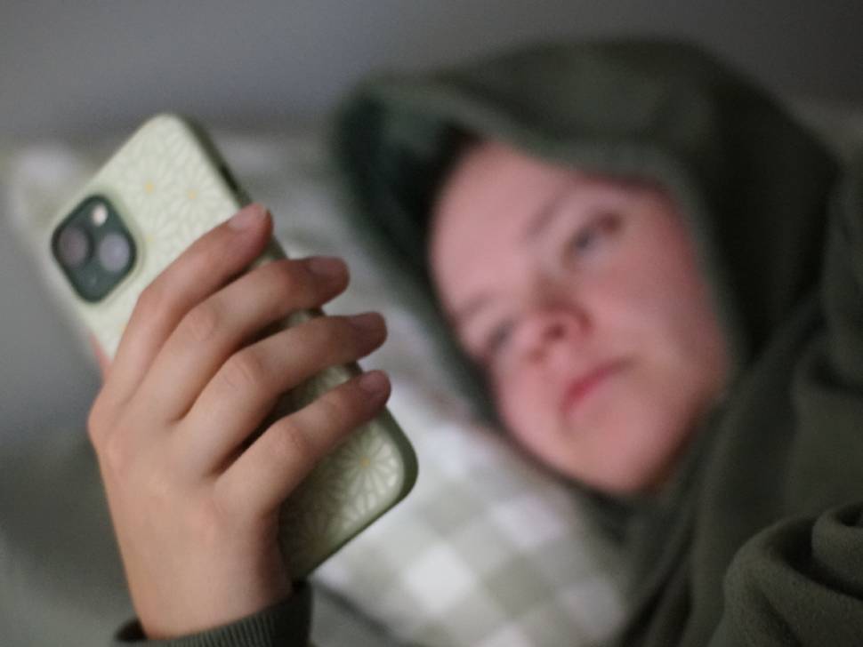 Late nights, later mornings: How teen sleep patterns change over summer ...