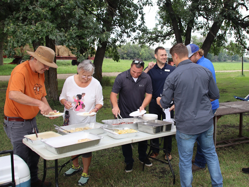 First Meals on the Farm of the season visits Seine River Shepherds ...