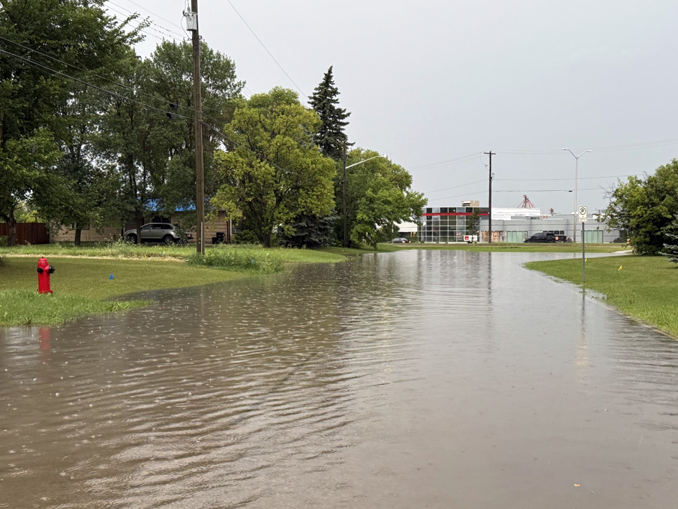 Early morning thunderstorm floods streets - SteinbachOnline.com - Local ...