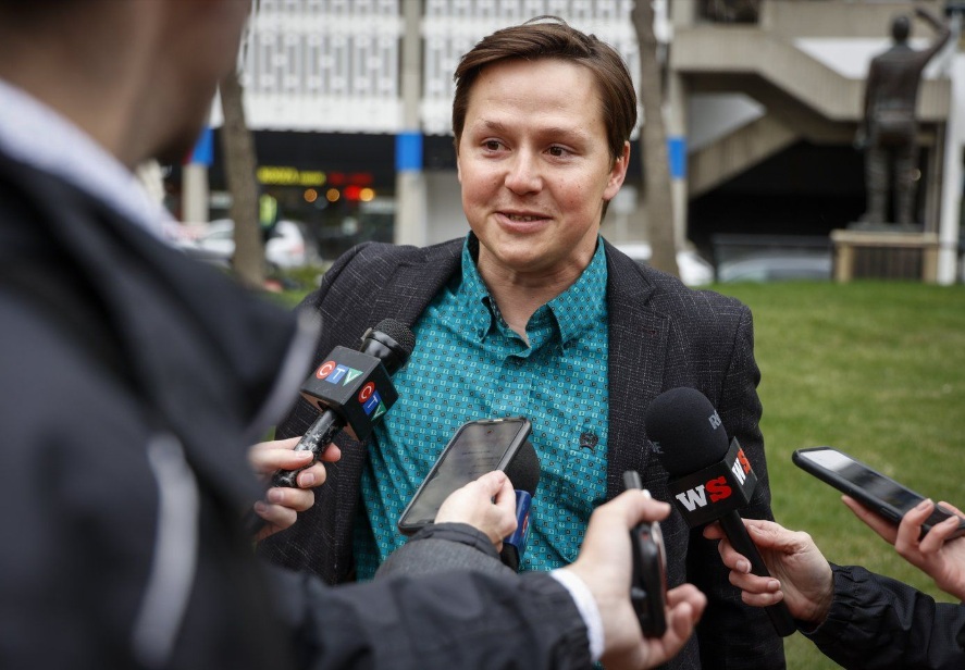 Alberta creates accident exclusion zone, fines to curb predatory tow ...