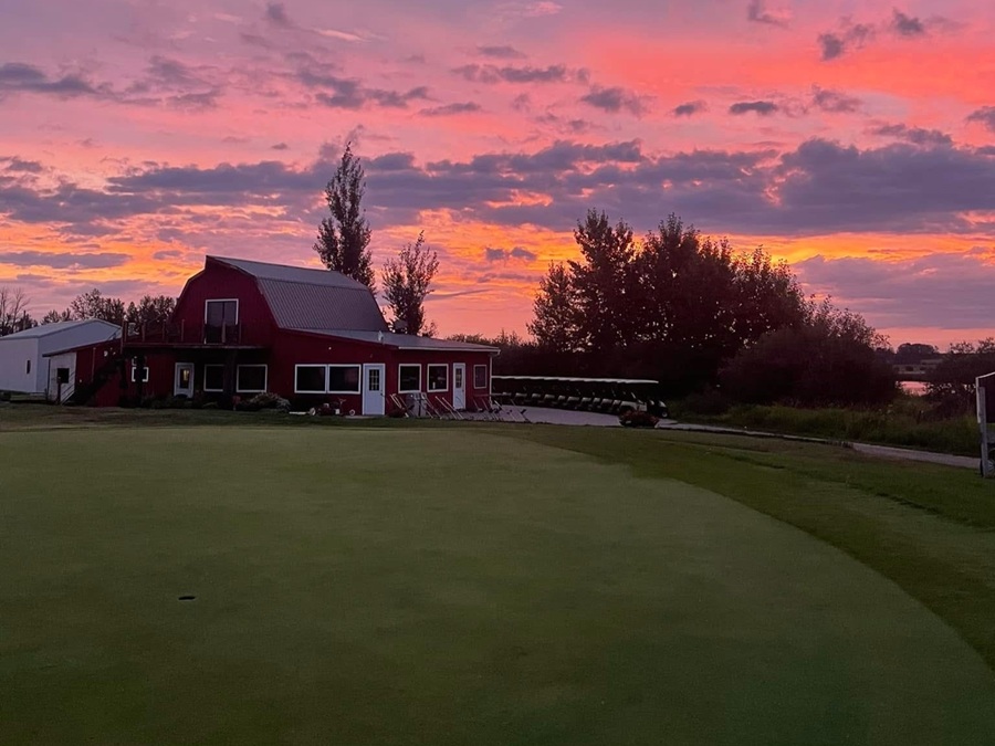 Oxbow Country Golf Course warmly welcomes golfers of all skill levels ...