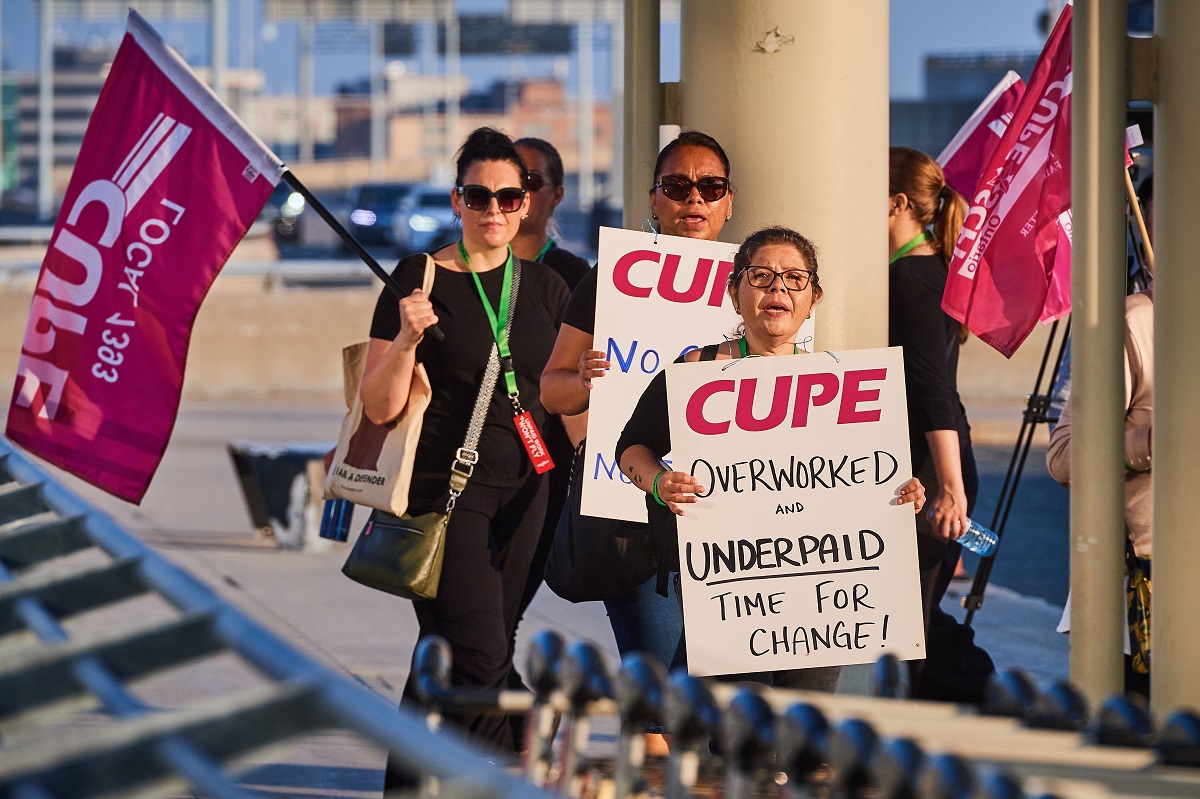 Air Canada flight attendants on strike, airline's flights cancelled ...