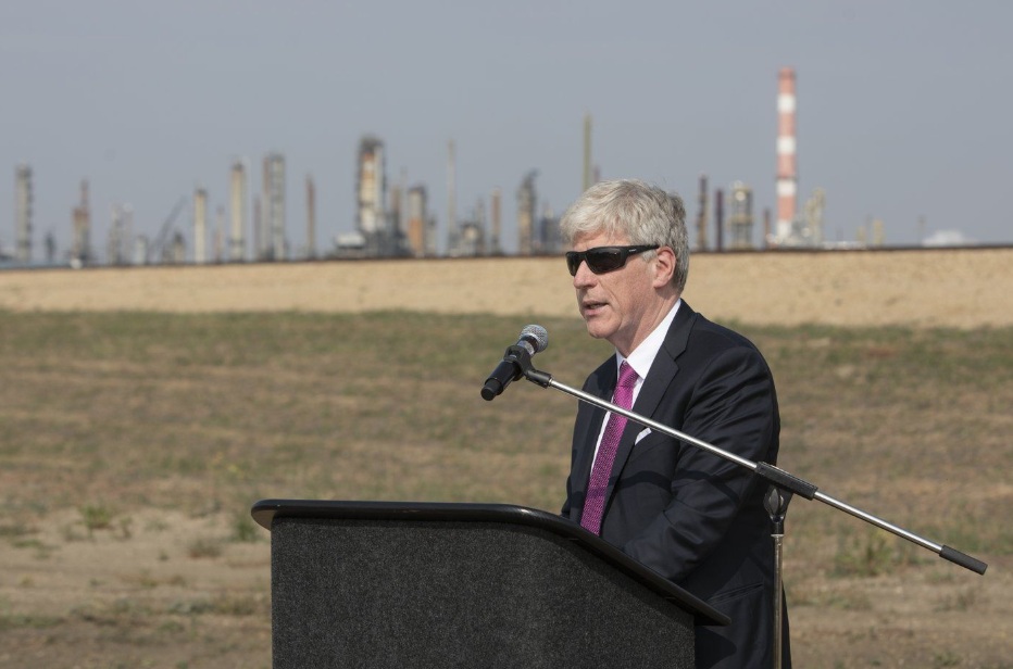 Ottawa discussing future of emissions cap with Alberta, oil companies ...