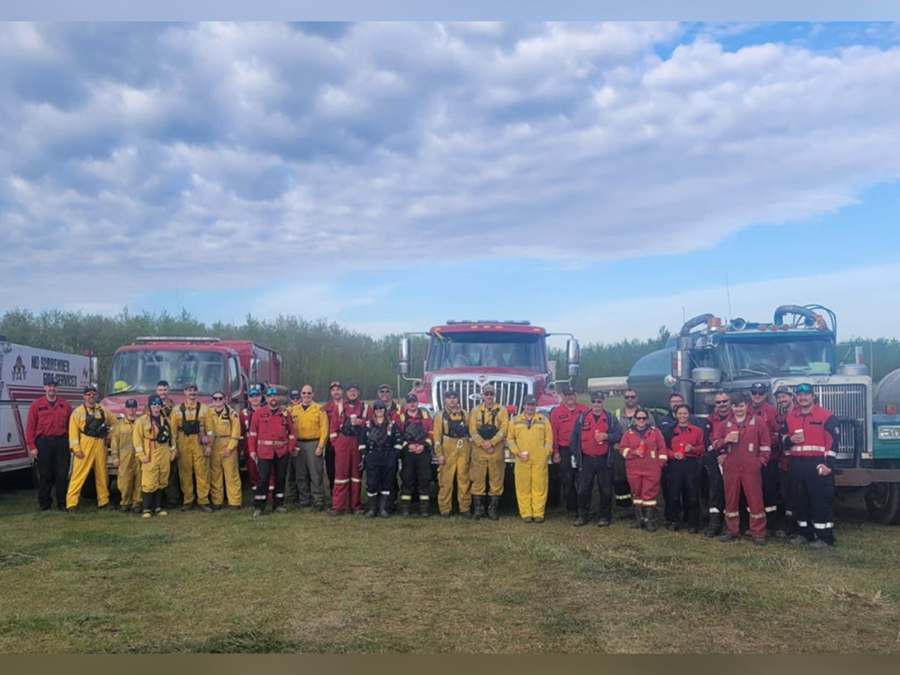 Strathmore firefighters thanked for help in battling Redwater wildfire ...
