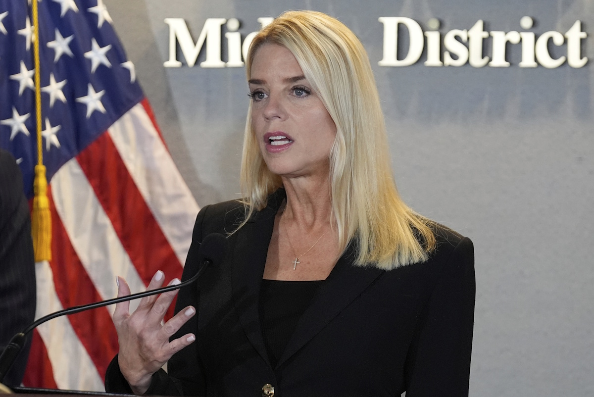 Bondi says human smuggling across the border with Canada is getting ...