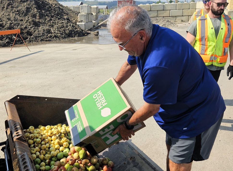 Nearly 3,000 lbs. of fruit collected for wildlife in tree fruit roundup ...