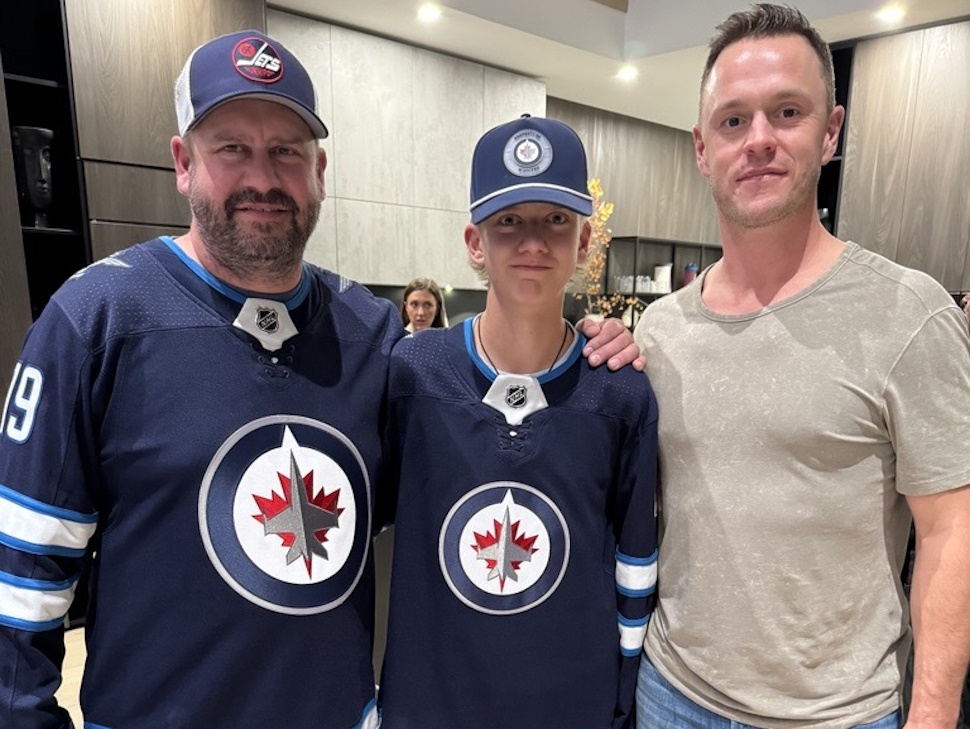 Jonathan Toews’ family celebrates his return to the Winnipeg Jets ...