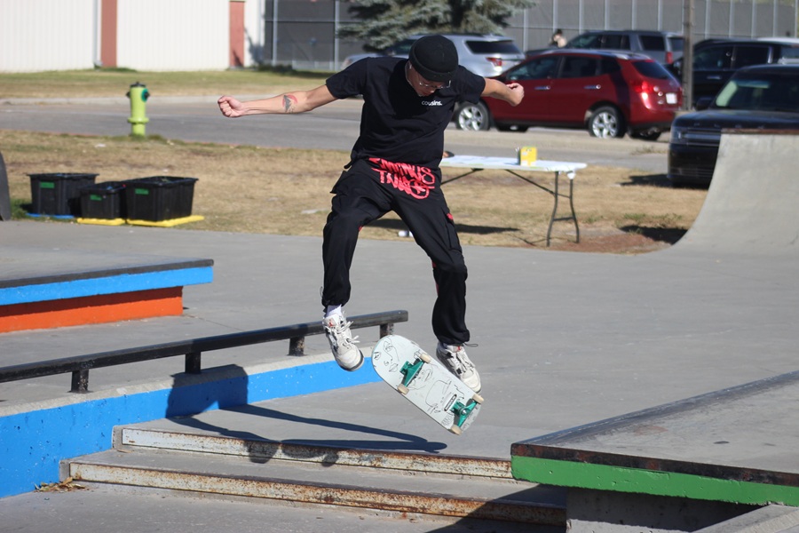 Skatemore Girls unveil new skate park murals - StrathmoreNow.com ...