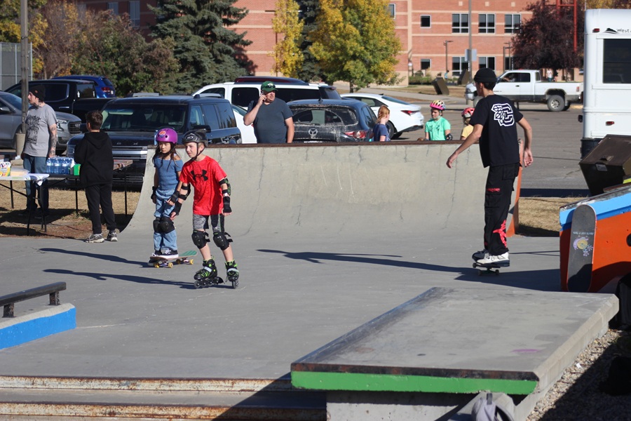 Skatemore Girls unveil new skate park murals - StrathmoreNow.com ...
