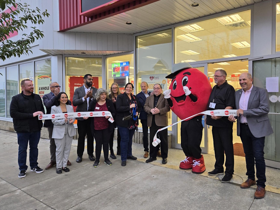 Red Apple celebrates grand reopening in Portage - PortageOnline.com ...
