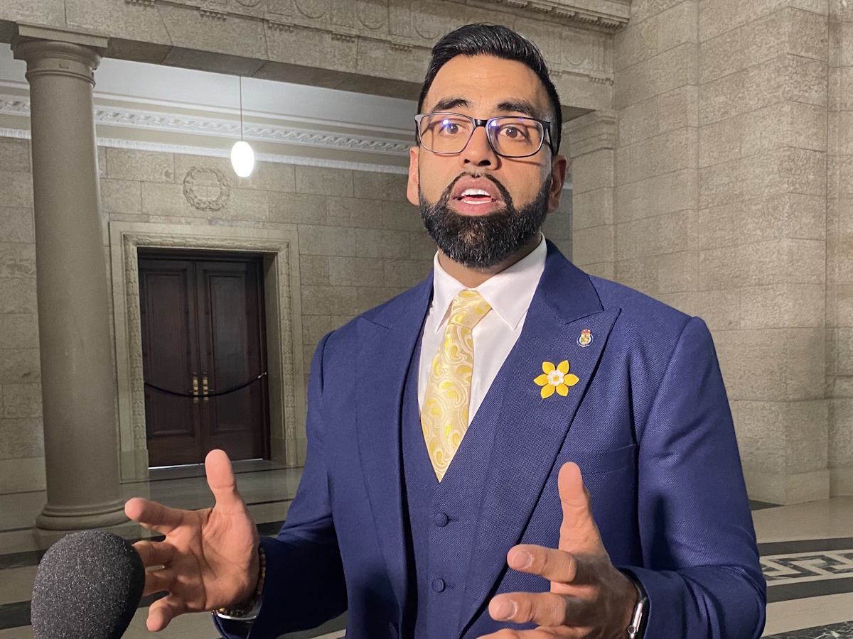 'Childish': Manitoba Opposition leader sorry for gun gesture in ...
