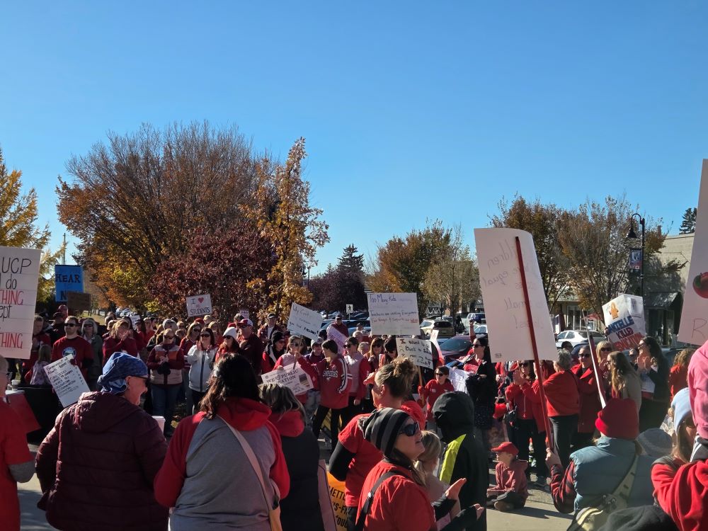 Teachers rally in High River calling for classroom improvements and ...