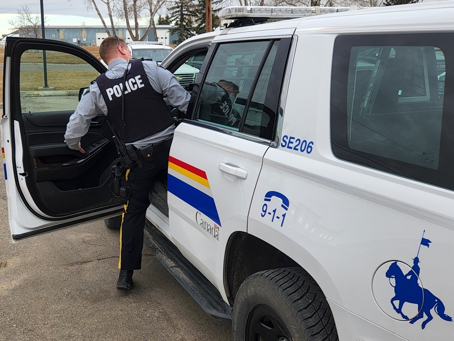 Brooks RCMP respond to semi-truck crash on Highway 36 - StrathmoreNow ...