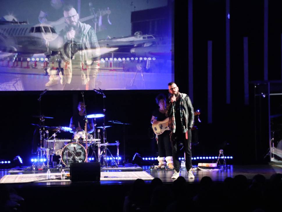 Connecting through music: The Robb Nash Project - SteinbachOnline.com ...