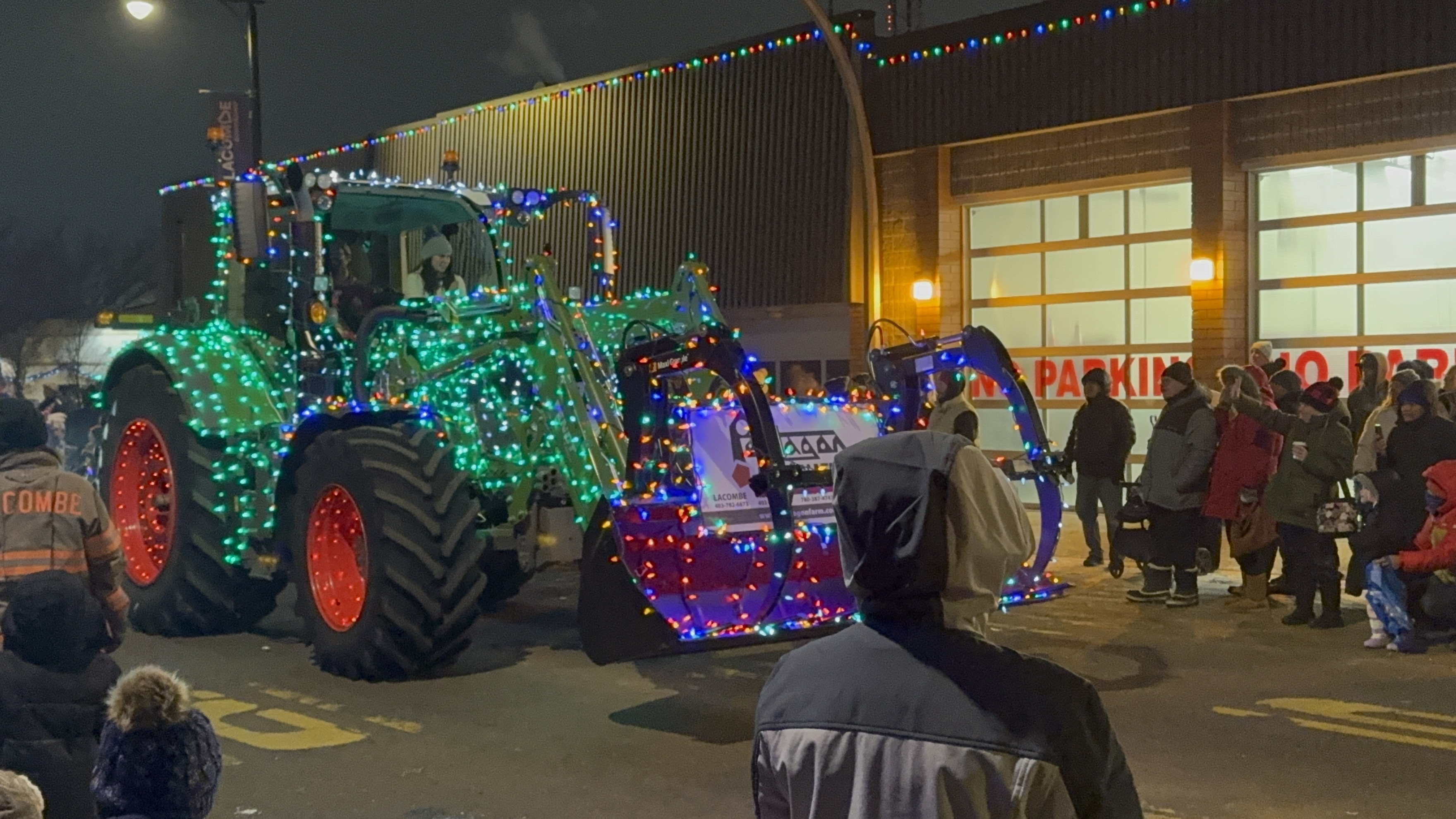 Light up Lacombe draws big crowds for annual Santa Claus parade ...