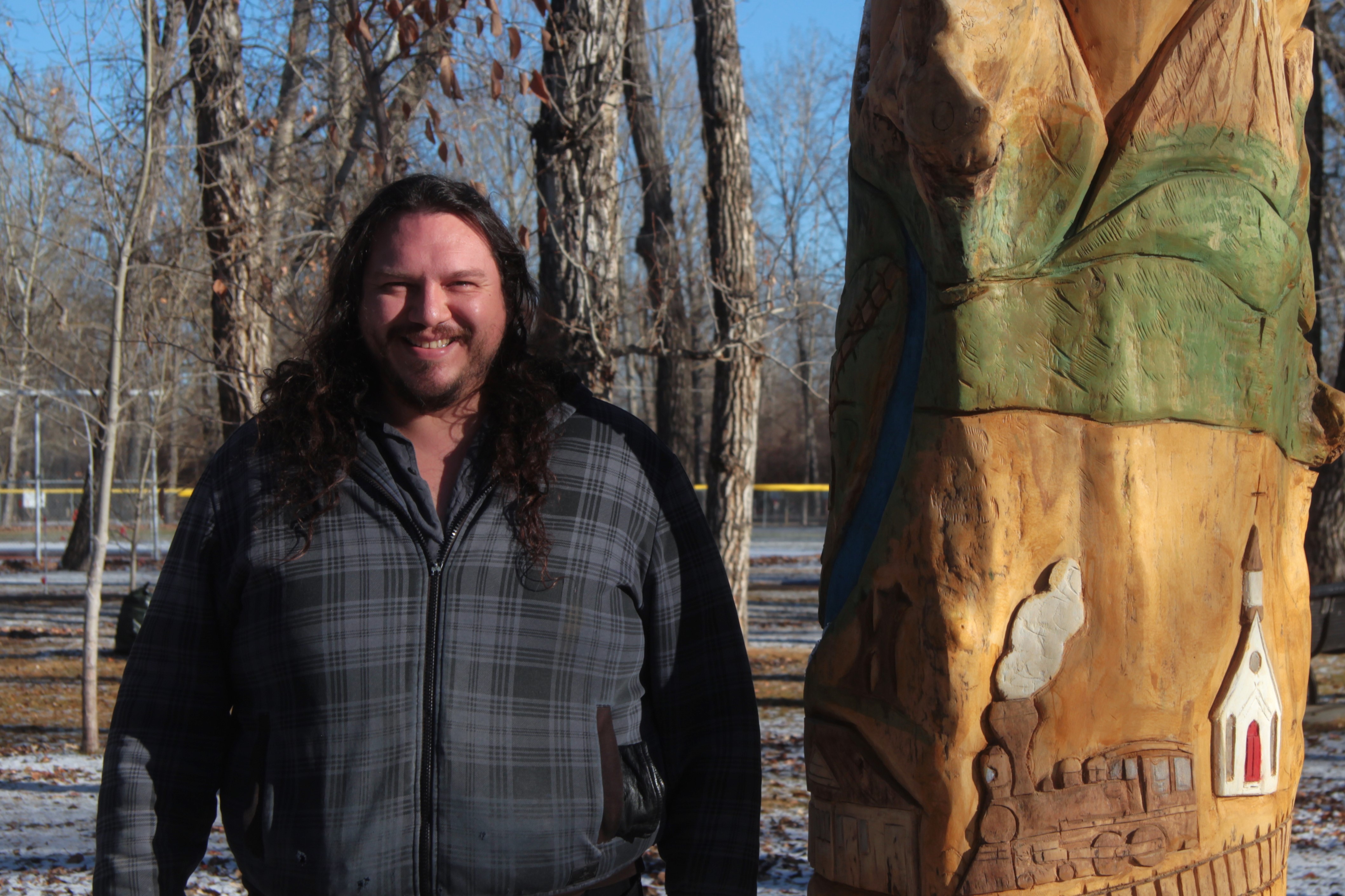 Jared Tailfeathers blends culture and history in High River tree ...