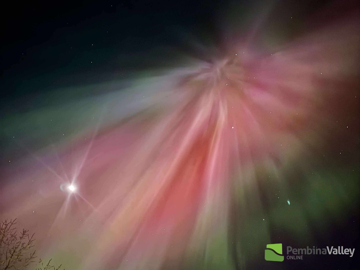 Rare red, pink Northern Lights stunningly light up the night sky ...