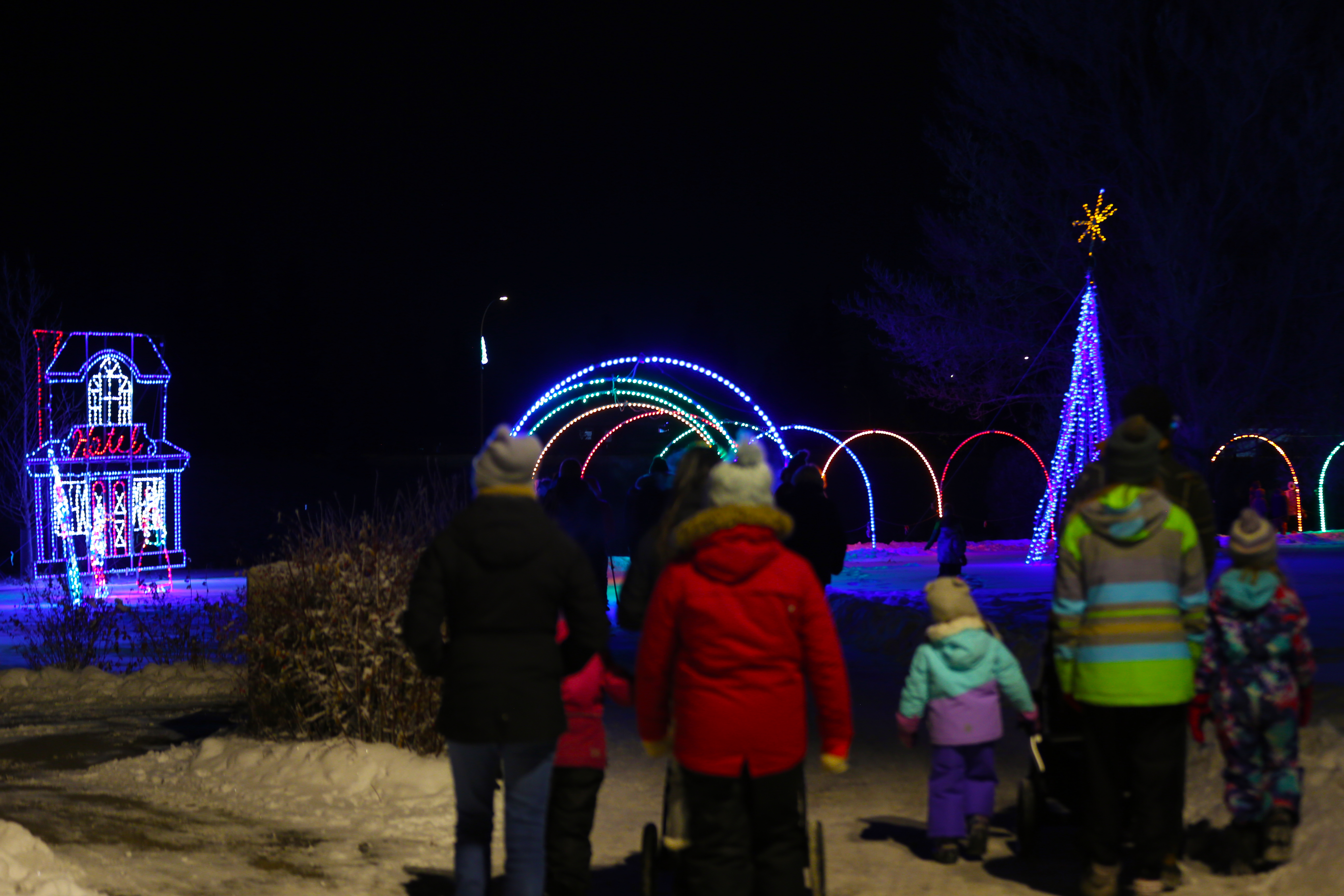 Emergency Services Night adds extra glow to Airdrie Festival of Lights ...