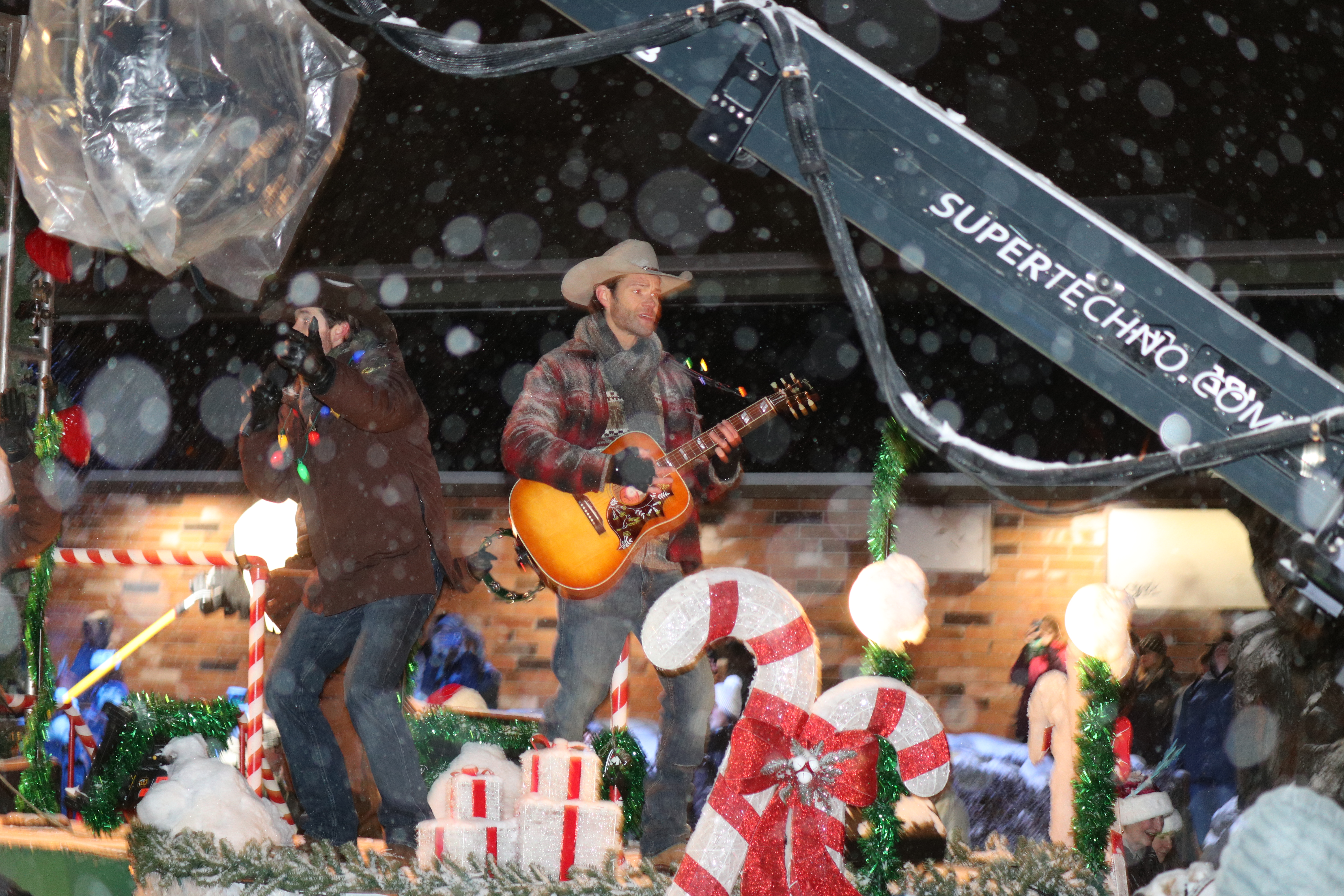 Gallery: Jared Padalecki and Walker Hayes at the Santa Claus Parade ...