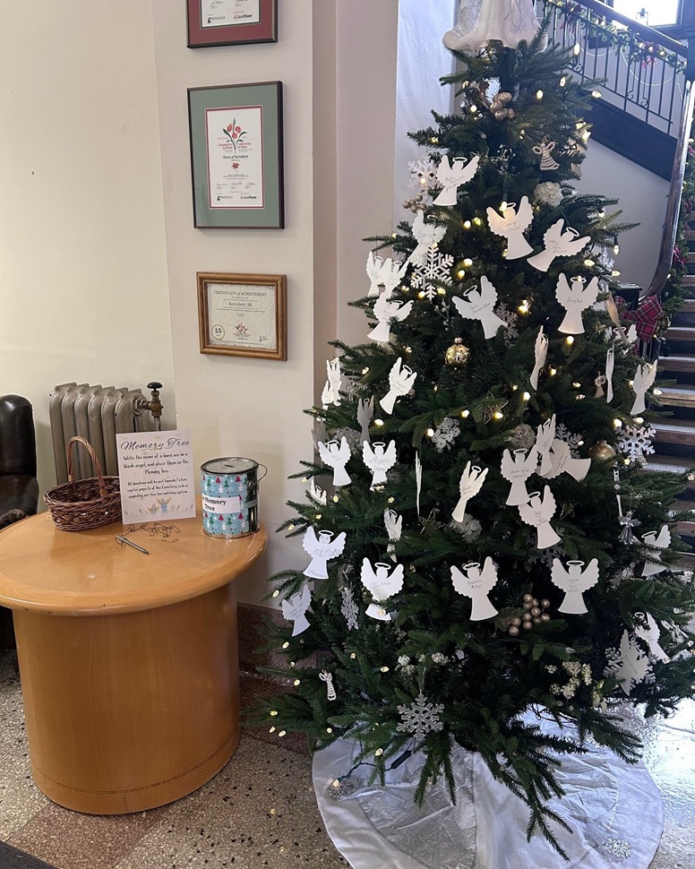 Angels fill Kerrobert Memory Tree in heartfelt holiday tradition ...