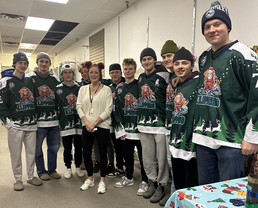 Kindersley Santa's Hut a resounding success once again ...