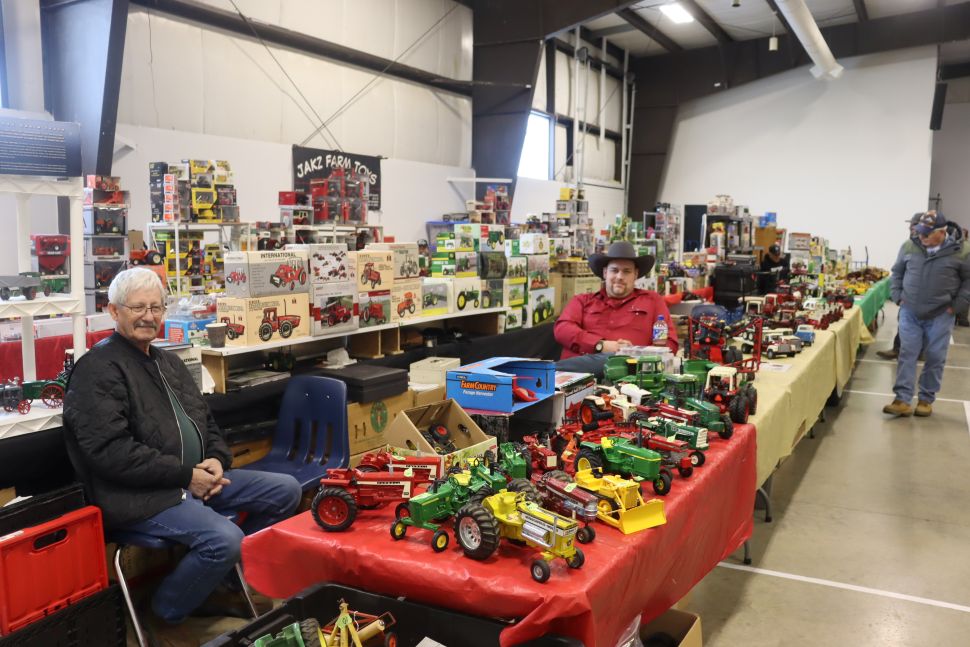 Fifth Annual Arcola Toy Show brings hobbyists together across the ...