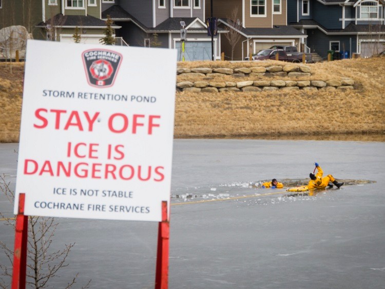Deer rescue highlights risks of walking on icy stormwater ponds ...