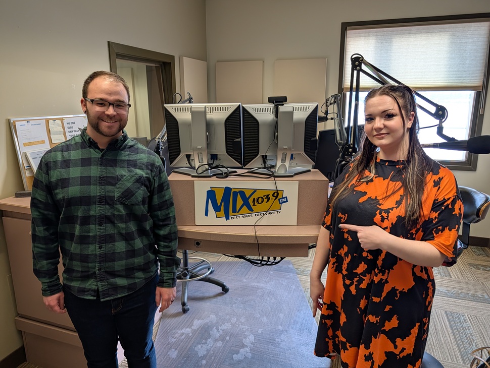 Elizabeth Clyde Talks New Music on Mix 103 - DiscoverMooseJaw.com ...