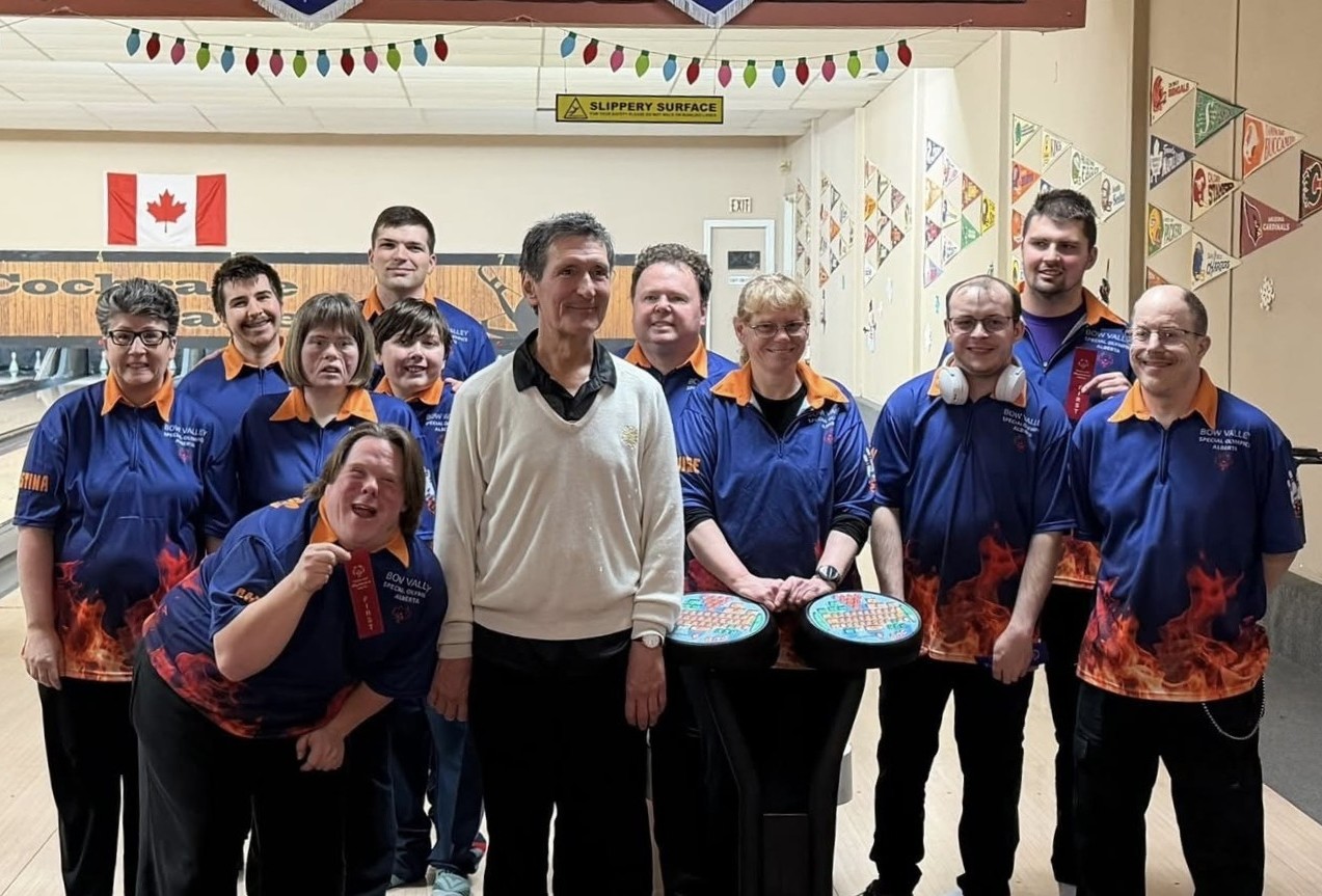 Cheers and strikes light up Cochrane Lanes at Special Olympics tourney ...
