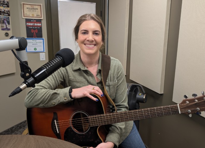 Kate Reid turns heads with new single ‘Walked into a Bar’ - CochraneNow ...