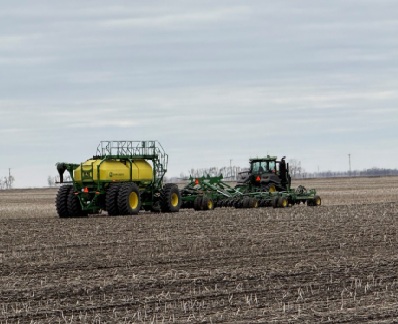 Cool, wet spring delays Manitoba seeding operations - CochraneNow ...