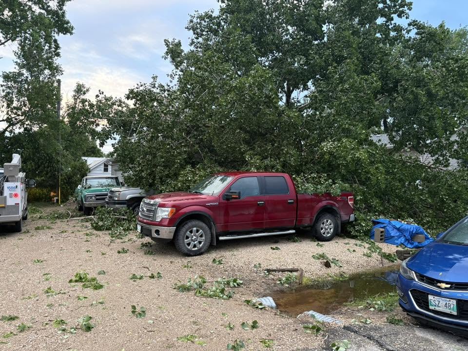 Storms leave damage and power outages in Oakville - PortageOnline.com ...
