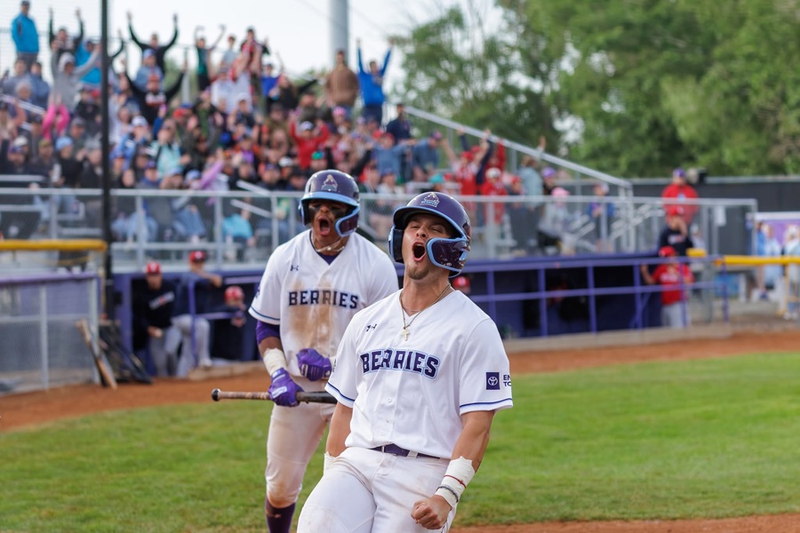 Berries bounce back for weekend wins at Cairns Field ...