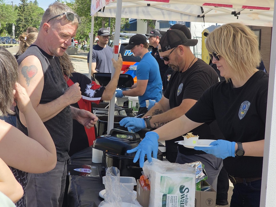 The Center receives support via chili cook-off and dunk tank at Market ...